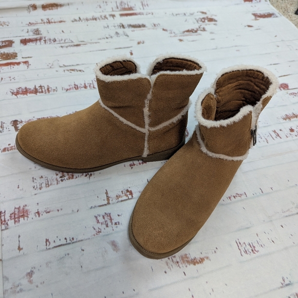 UGG | Shoes | Ugg Suade Ankle Boots With Fur Trim | Poshmark